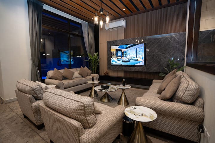 فيلا مميزة بمسبح خاص وكراج - Riyadh