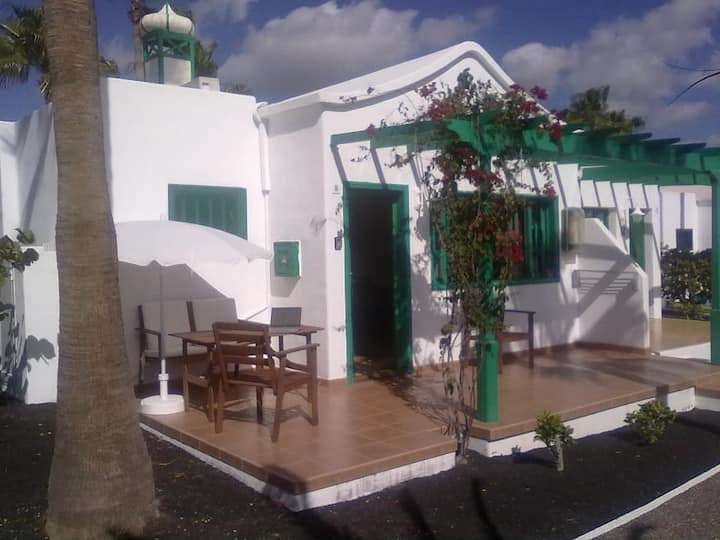 Beachside Bungalow. Puerto Del Carmen. Lanzarote. - Puerto del Carmen