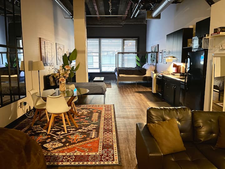 Heart Of Downtown Loft Central To Crypto; Fits 5 - Beverly Hills, CA