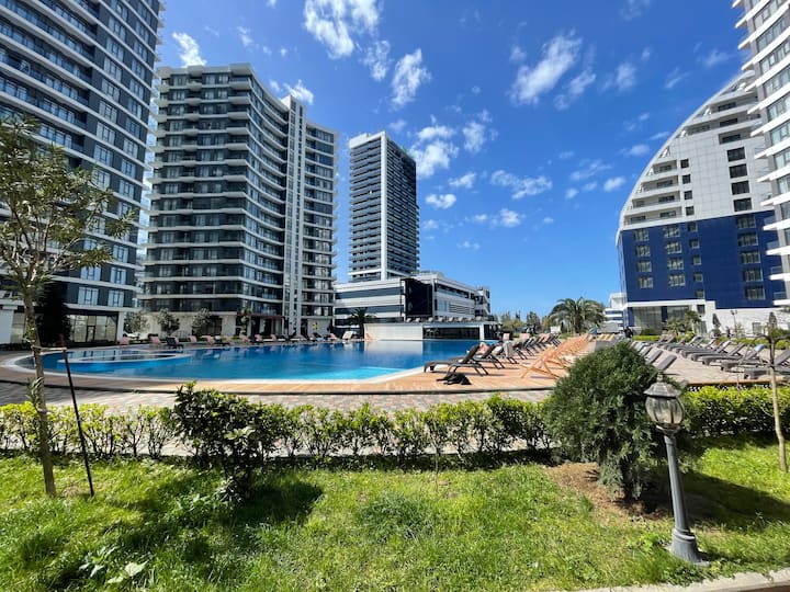 Квартира с видом на бассейн и на море - Batumi