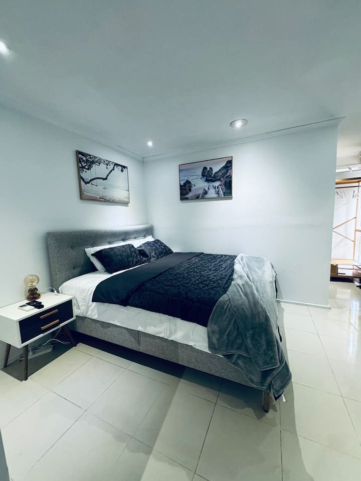 Master Kingbed Room For Share With All Facilities - Dandenong