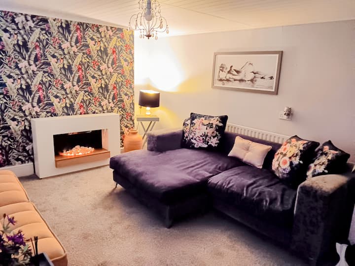 2 Bed Apt Nr Sea With Hot Tub - Lytham St Annes