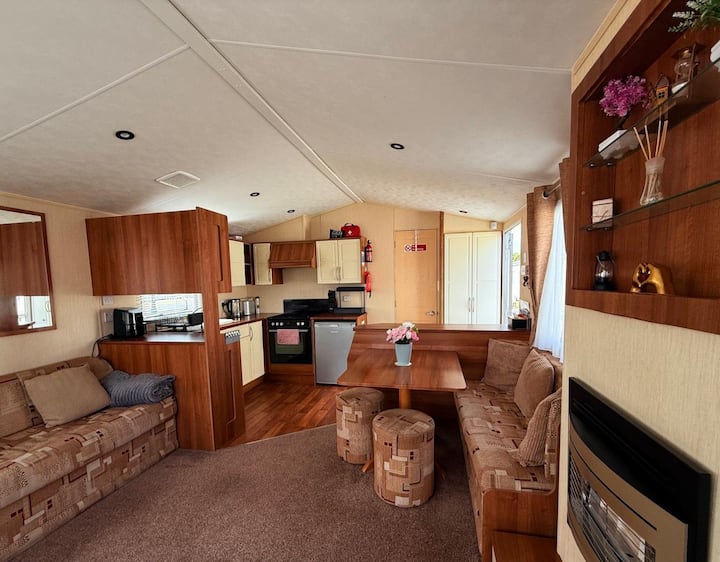 Skegness Static Caravan Sleeps 6 Close To Beach - Skegness