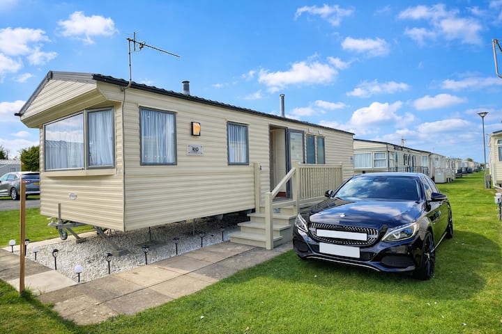 Spacious Caravan Skegness | Sleeps 6 | Free Wifi - Skegness