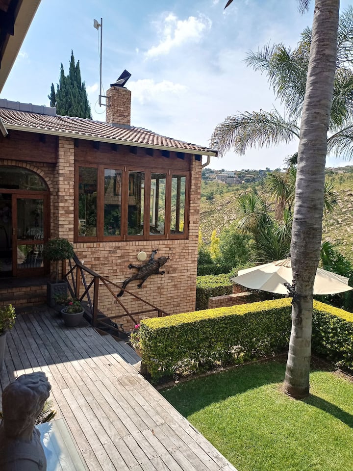 Mountain-view Botanical Hideaway - Krugersdorp