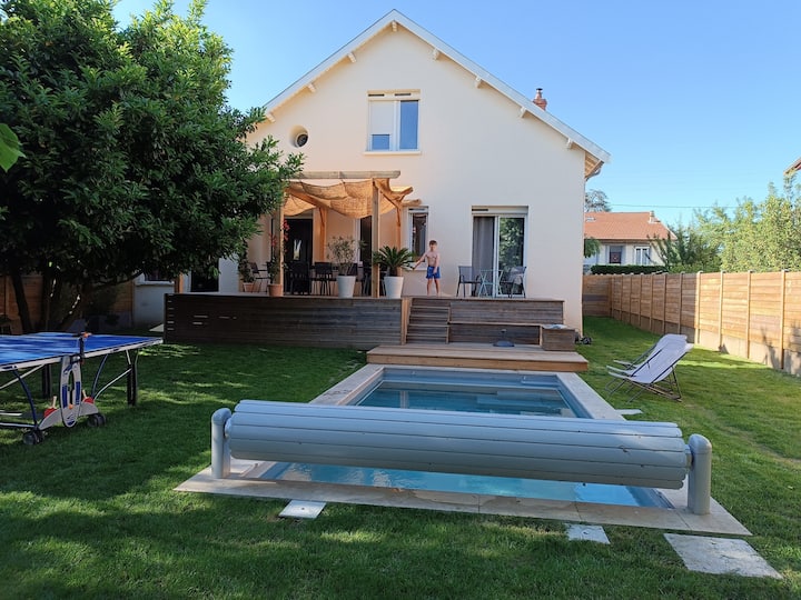 Maison Avec Piscine Et Jardin, 5mn De Lyon - Bron