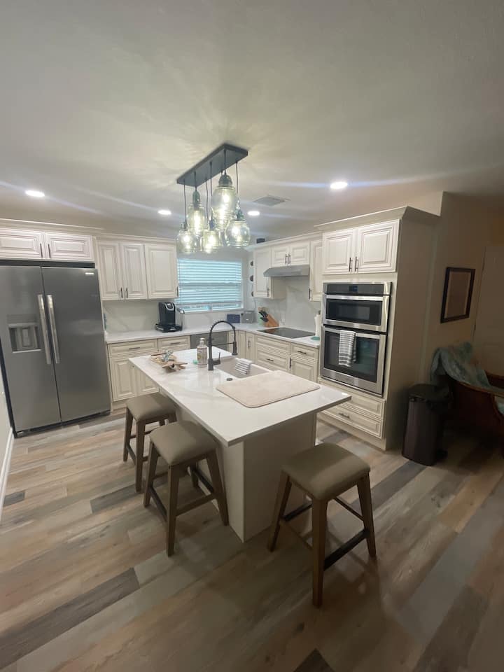 Cute, Coastal , Getaway ! - St. Petersburg, FL