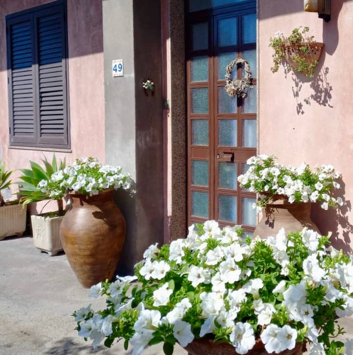 Maison Blanche Perfetta Per Visitare La Sicilia - Milo