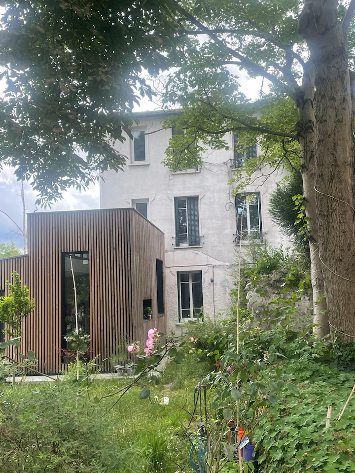 Maison En Hyper-centre-ville, Avec Jardin Privatif - Bagnolet