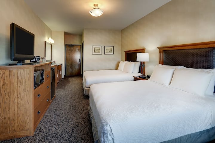 Riverfront Walks & Comfy Extended Living | 2 Units - Sioux City, IA