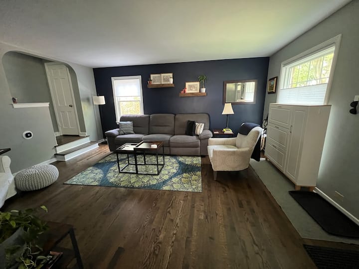 House In Skokie-your Cozy Home Away From Home! - Evanston, IL