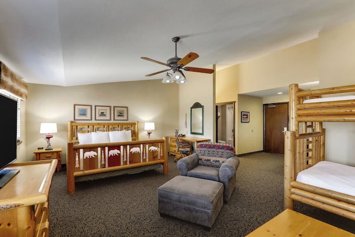Adventure Awaits: Historical Touches & Modern Perk - Saint Joseph, MO