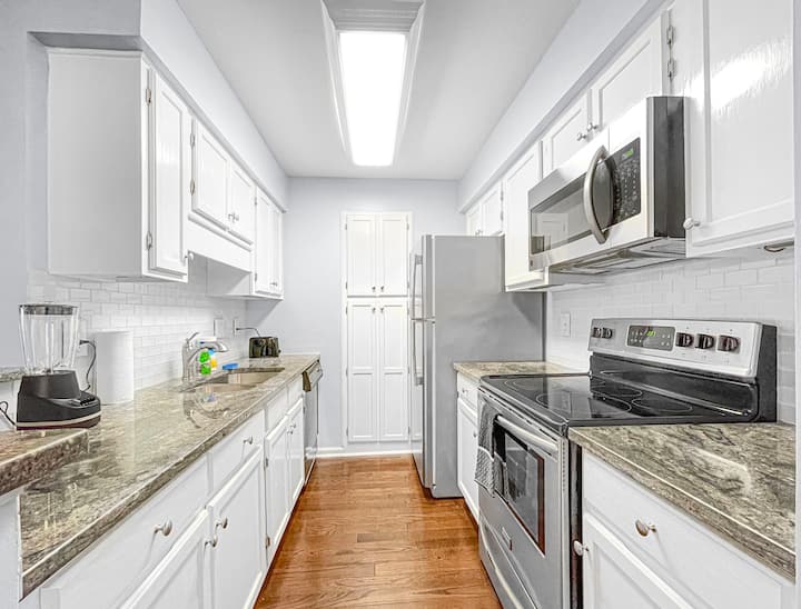 Modern Condo In Gated Buckhead Community - Atlanta, GA