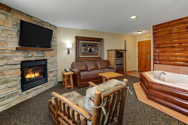 Whirlpool, Dry Bar, Theme Suite, Stoney Creek - Galena, IL