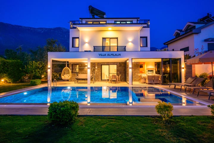 ÖLüdeniz Ovacık’ta 6+1 Villa - Ölüdeniz
