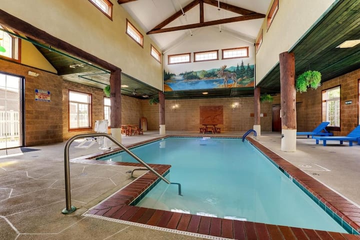 Near Lake, Deluxe 2 Double, Stoney Creek | 2 Units - Galena, IL