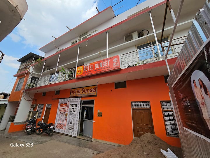 3 Deluxe Rooms In Hotel Sunset - Orchha