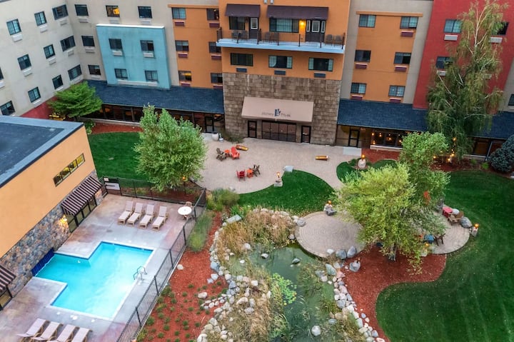 Charming Getaway With City Access, Pool | 2 Units - Sioux City, IA
