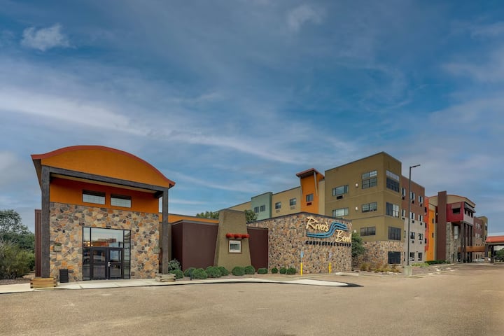 Downtown Sioux City Stay: 1 Unit Central Location - Sioux City, IA