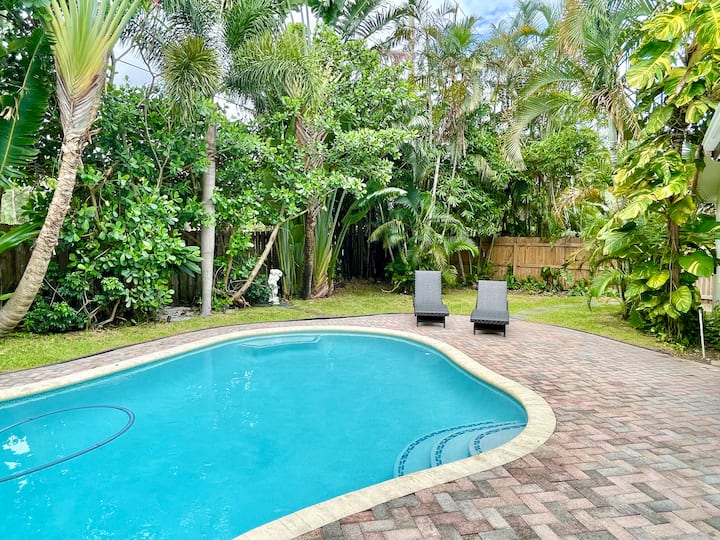 Lux Poolside Villa,beach Close, Free Bikes N Kayak - Highland Beach, FL