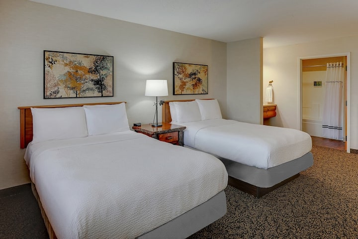 Expanded Double In Stoney Creek Quincy! Parking - Quincy, IL