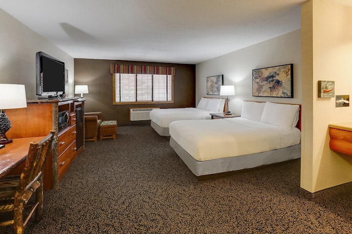 Where Rustic Meets Modern: Cozy Quincy Escapes - Quincy, IL