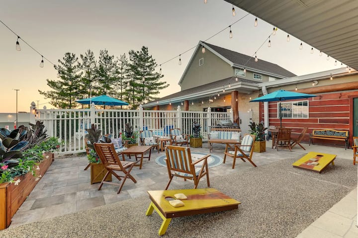 Your Gateway To Rustic Elegance! Parking | 4 Units - Quincy, IL