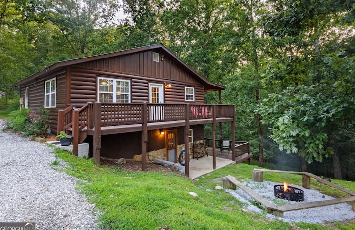 Take It Easy Cabin With Hot Tub- *Pet Friendly* - Blue Ridge, GA