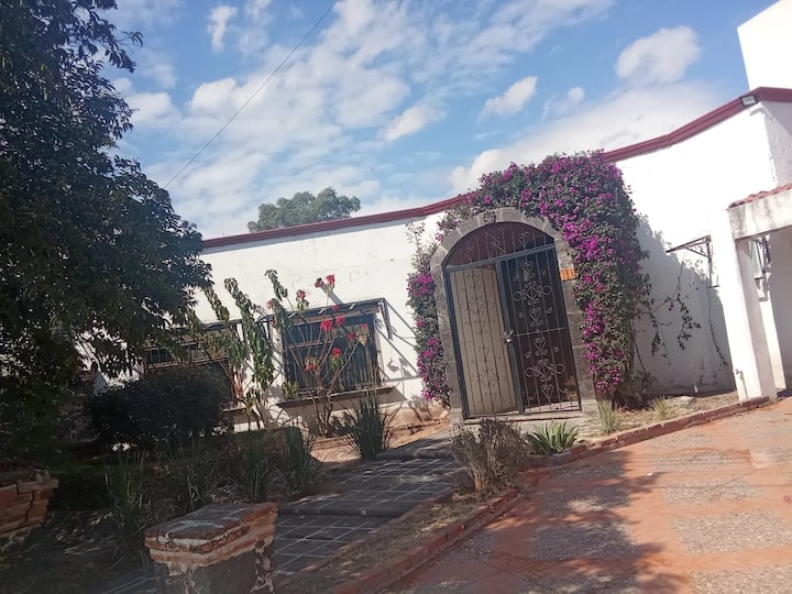 Hermosa Y Amplia Casa Colonial - Querétaro