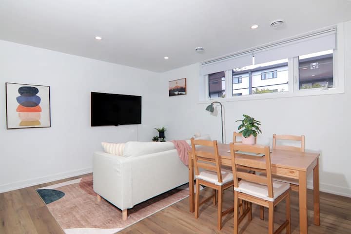 Modern Luxury Townhouse - Niagara Falls