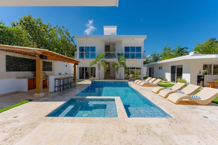 Sosua Perfect Group Stay - 7 Suites & Hot Jacuzzi! - Sosúa