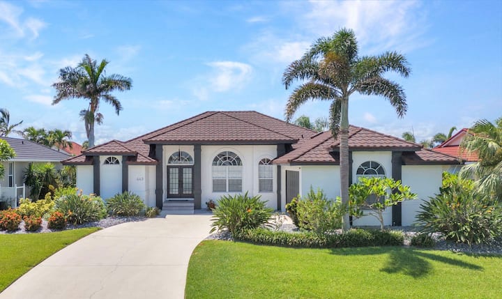 Amazing! Large Waterfront-heated Salt Pool - Punta Gorda, FL