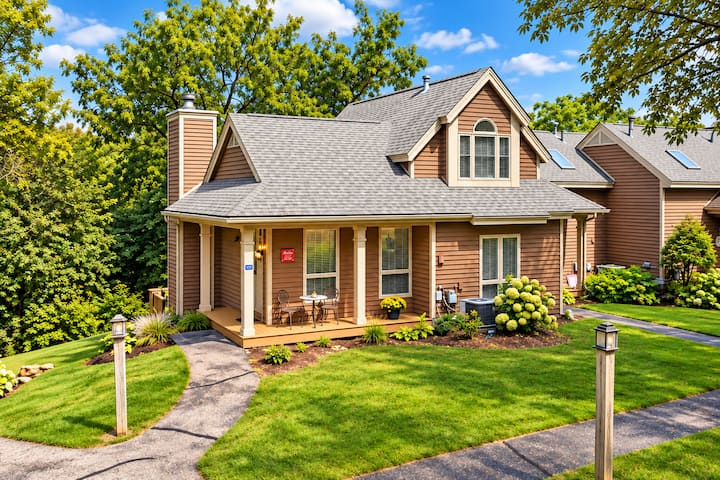 Cozy Fall Retreat~fireplace~2 Kings~wooded Views - Galena, IL