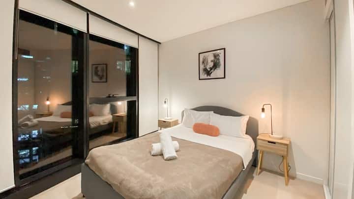 Elevated City Living|2br Skytower With Pool & Gym - Brisbane