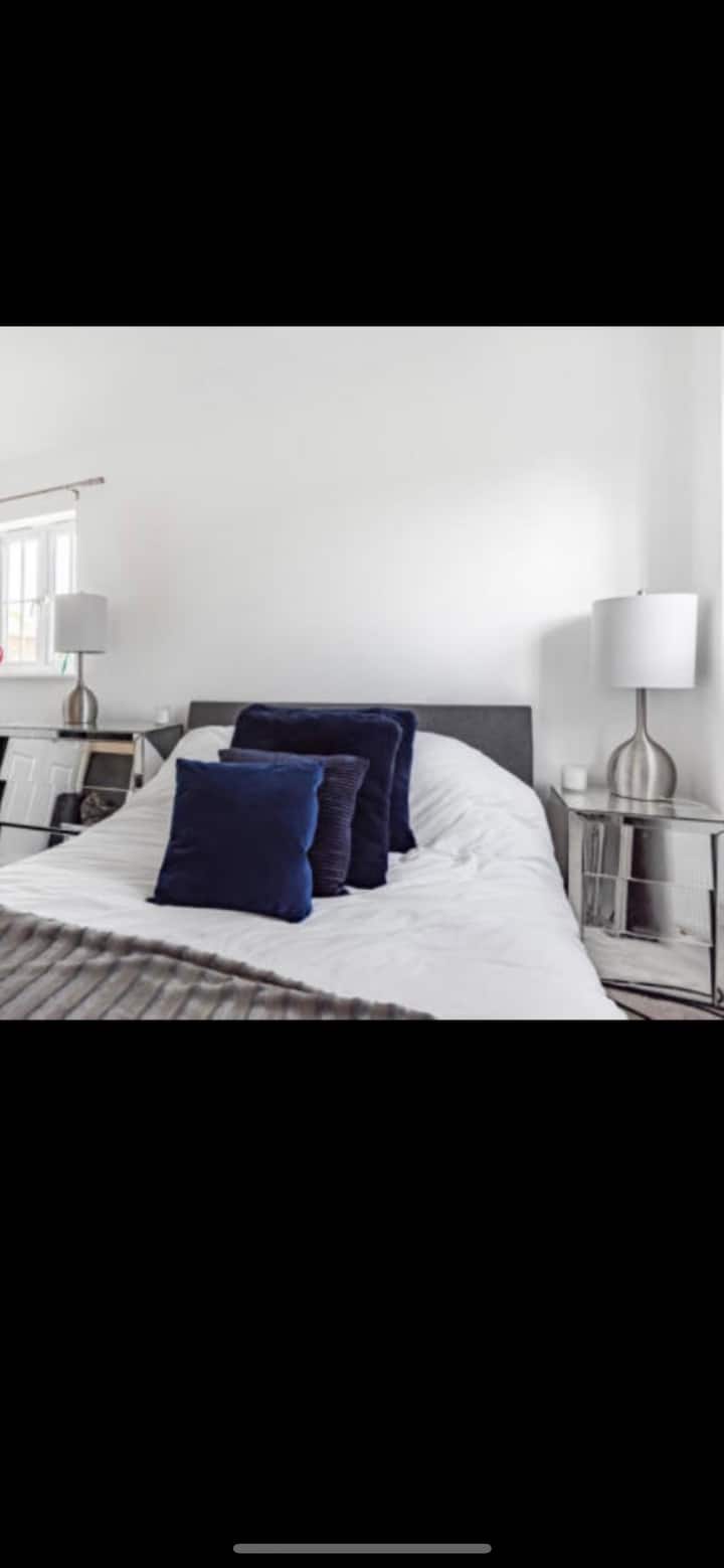 Stylish Double Room-stones Throw From Town Centre - Farnham