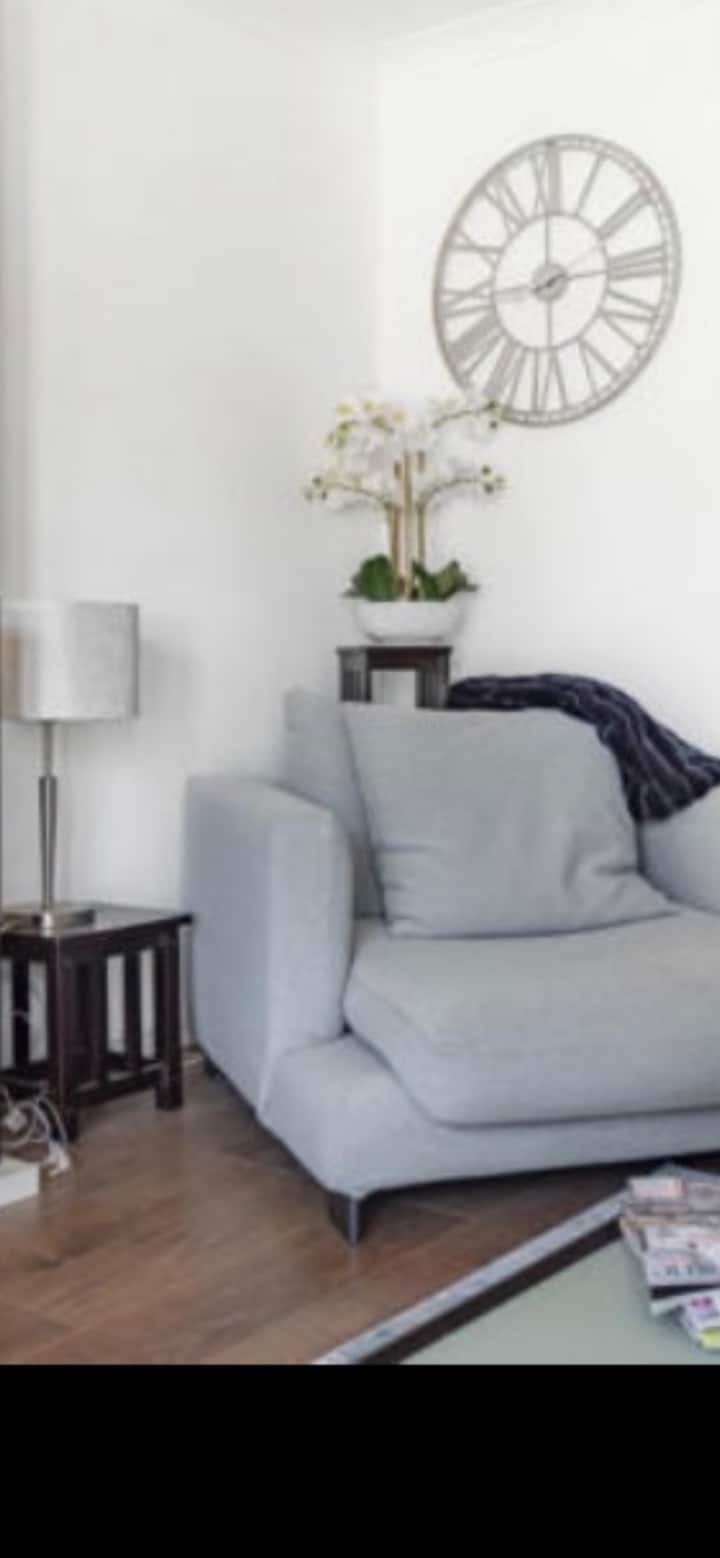 Stylish Double Room-stones Throw From Town Centre - Farnham