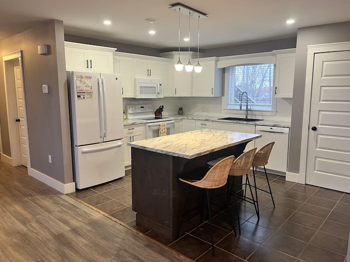 Modern 2 King Beds Close To Hospital&all Amenities - Cornwall, PE, Canadá