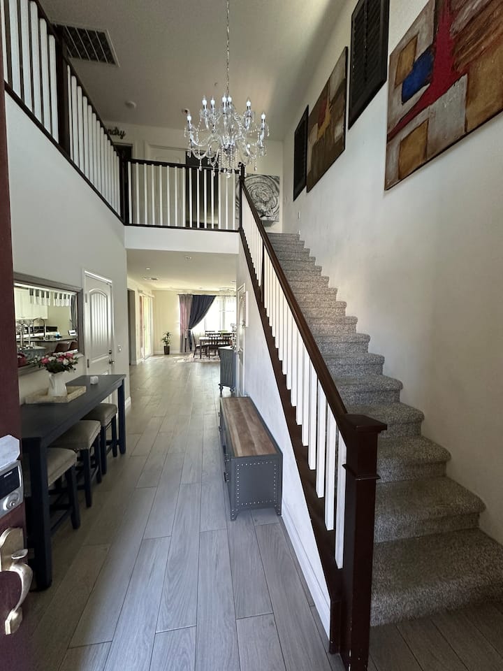 New House Clean Pool Suburban Area - Fontana