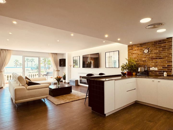 Luxury Modern Beachfront Villa - Fuengirola