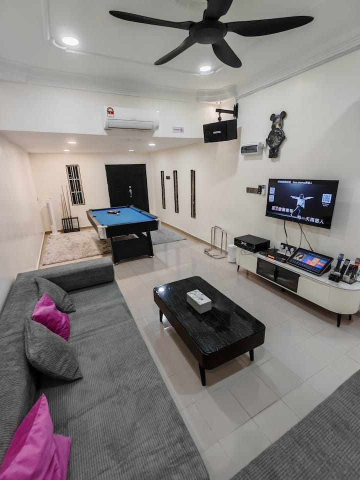 Yolohomestay#netflix#pool#ktv#arcade#kluang Baru - Kluang