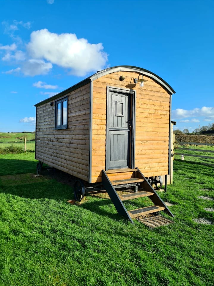 Shepherds Hut - Overlooking Carsington Water - Wirksworth