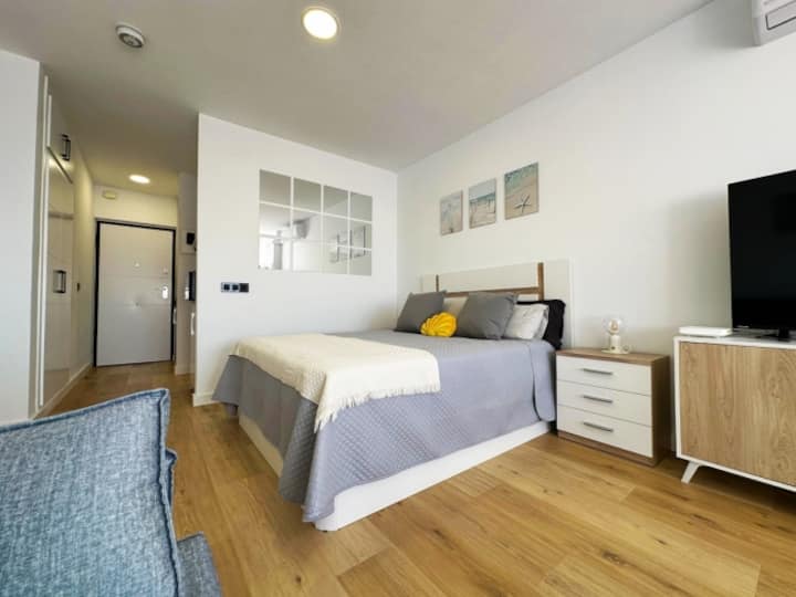 Top Floor Sea View Central Apartment Seasonal Pool - Torremolinos