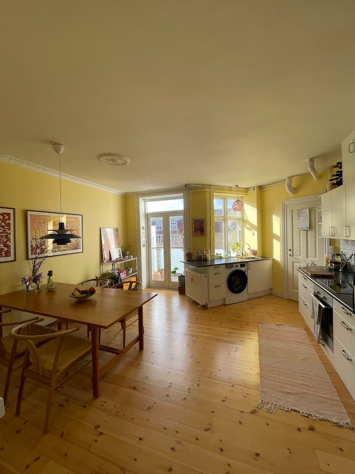 Lys 3-værelses Lejlighed - Copenhague