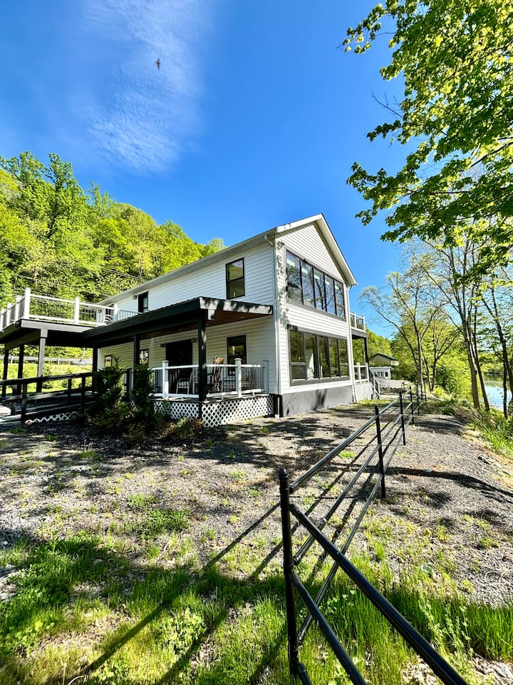 Luxury Waterfront Home , Views, Pets & Ev Charging - Saugerties, NY