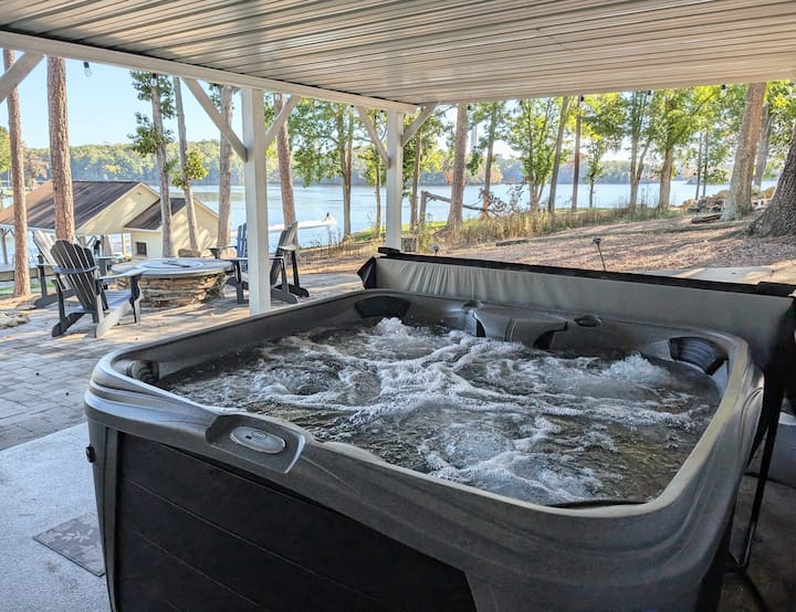Views~hot Tub~private~sleeps 13 - North Carolina