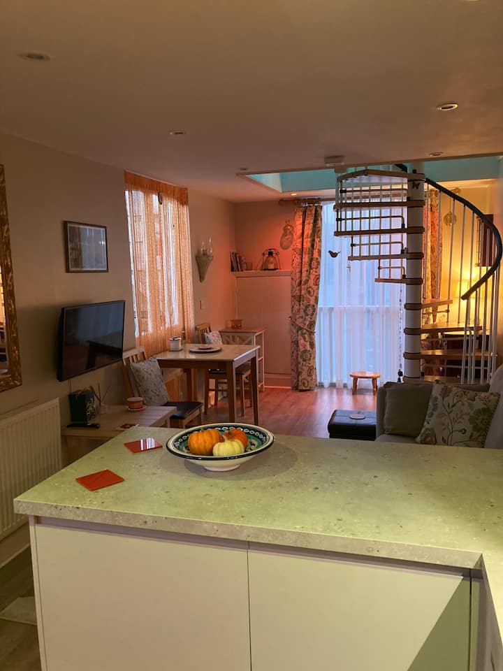 Idyllic Riverside Cottage. - ドーバー