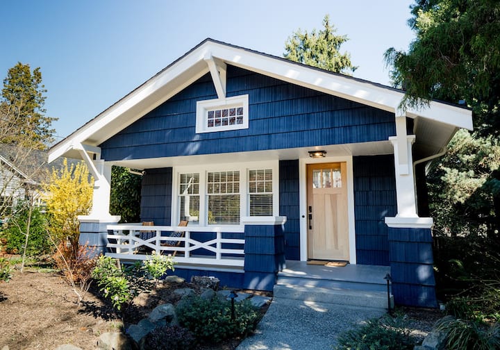Craftsman Charm Near Greenlake - Seattle, WA