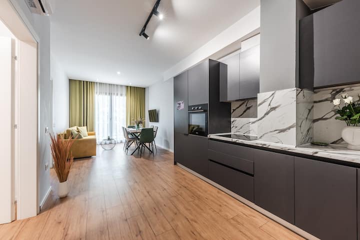 Beautiful City Center Apartment - Durrës