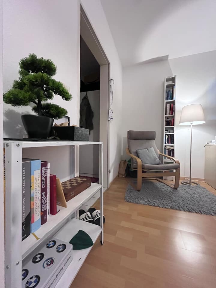 1-zimmer Wohnung Mit Balkon | Sehr Gute Anbindung - Augsburg
