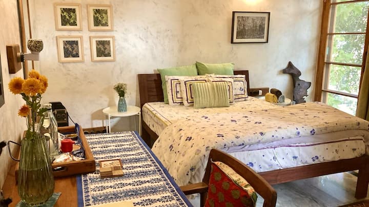 Lime Themed Room W/ Co2 Absorbing W/pvt Balcony - Panchkula